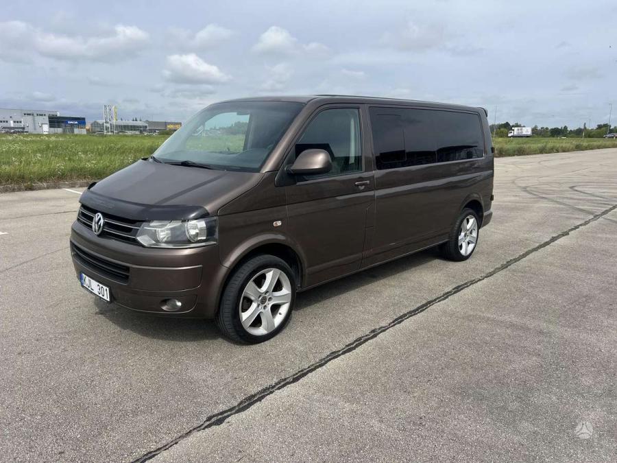 Brown Volkswagen Caravelle 2010 in Panevezys, with an engine capacity of 1.97 L and mileage of 403 thousand km for 11300 €, photo 1 on AUTOMOTO.COM.LV