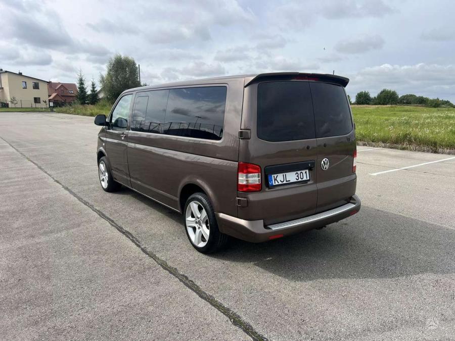 Brown Volkswagen Caravelle 2010 in Panevezys, with an engine capacity of 1.97 L and mileage of 403 thousand km for 11300 €, photo 5 on AUTOMOTO.COM.LV