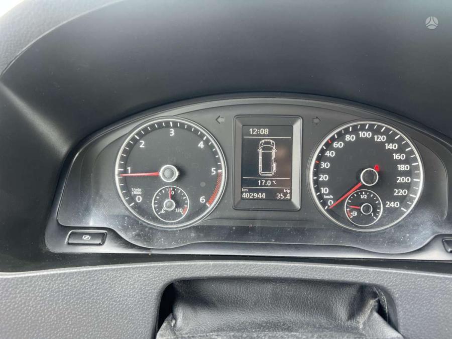 Brown Volkswagen Caravelle 2010 in Panevezys, with an engine capacity of 1.97 L and mileage of 403 thousand km for 11300 €, photo 12 on AUTOMOTO.COM.LV
