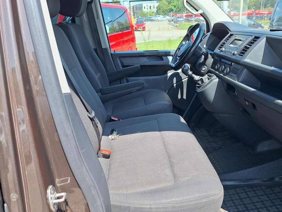 Brūns Volkswagen Caravelle 2018 Viļņa, ar dzinēja tilpumu 2.00 L un nobraukumu 280 tūkst. km par 19800 €, foto 8 vietnē AUTOMOTO.COM.LV