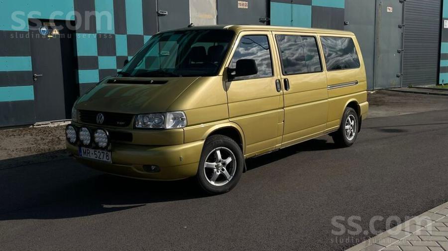 Brown Volkswagen Caravelle 2002 in Riga, with an engine capacity of 2.50 L and mileage of 440 thousand km for 6500 €, photo 1 on AUTOMOTO.COM.LV