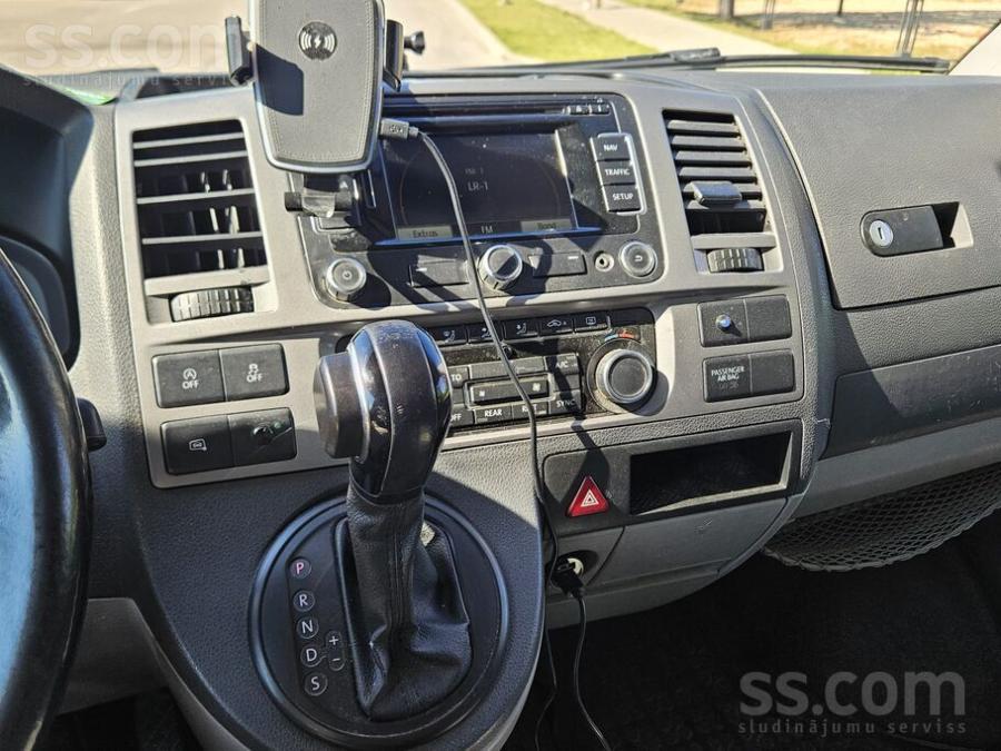Brūns Volkswagen Caravelle 2015 Rīga, ar dzinēja tilpumu 2.00 L un nobraukumu 520 tūkst. km par 8470 €, foto 10 vietnē AUTOMOTO.COM.LV