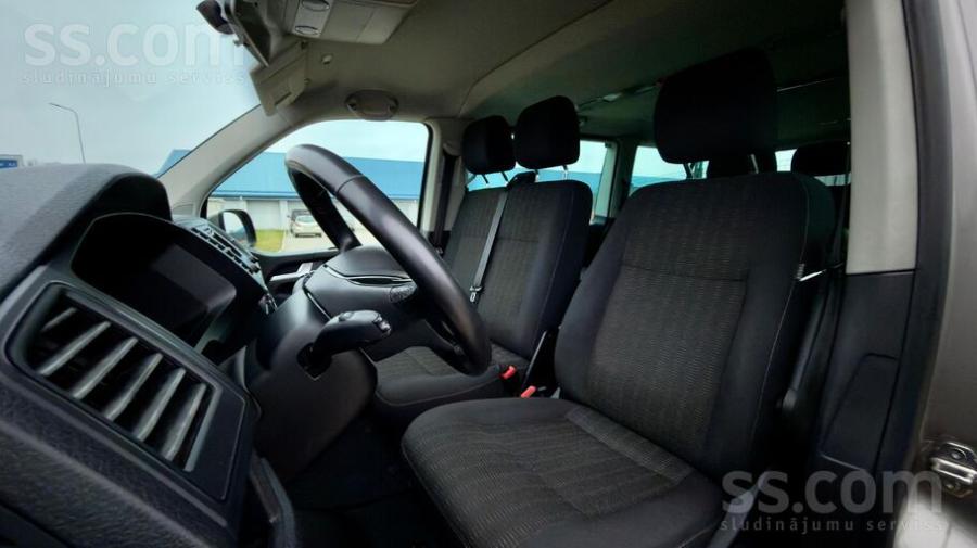 Brūns Volkswagen Caravelle 2017 Liepāja, ar dzinēja tilpumu 2.00 L un nobraukumu 310 tūkst. km par 17900 €, foto 12 vietnē AUTOMOTO.COM.LV