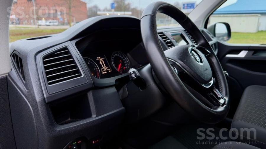 Brūns Volkswagen Caravelle 2017 Liepāja, ar dzinēja tilpumu 2.00 L un nobraukumu 310 tūkst. km par 17900 €, foto 13 vietnē AUTOMOTO.COM.LV