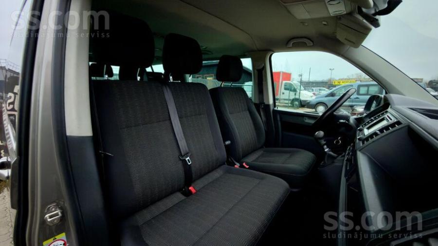 Brūns Volkswagen Caravelle 2017 Liepāja, ar dzinēja tilpumu 2.00 L un nobraukumu 310 tūkst. km par 17900 €, foto 18 vietnē AUTOMOTO.COM.LV