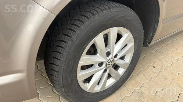 Brown Volkswagen Caravelle 2017 in Liepaja, with an engine capacity of 2.00 L and mileage of 310 thousand km for 17350 €, photo 10 on AUTOMOTO.COM.LV
