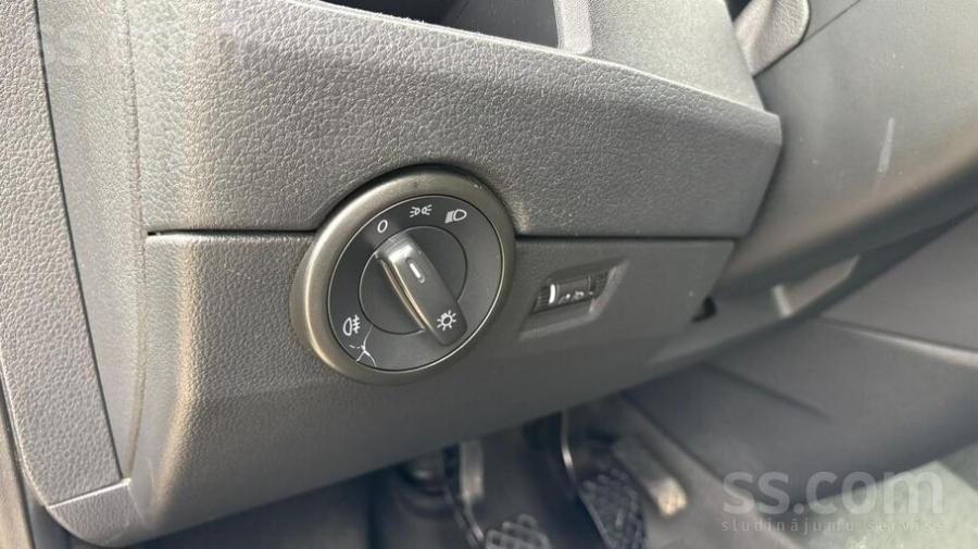 Brown Volkswagen Caravelle 2017 in Liepaja, with an engine capacity of 2.00 L and mileage of 310 thousand km for 17350 €, photo 14 on AUTOMOTO.COM.LV