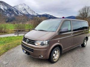 Brūns Volkswagen Caravelle 2010 Rokiškis, ar dzinēja tilpumu 2.00 L un nobraukumu 273 tūkst. km par 9800 €, foto  vietnē AUTOMOTO.COM.LV