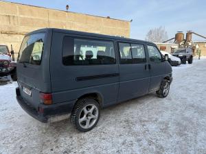 Zaļš Volkswagen Caravelle 2001 Pasvalys, ar dzinēja tilpumu 2.50 L un nobraukumu 285 tūkst. km par 4499 €, foto 5 vietnē AUTOMOTO.COM.LV