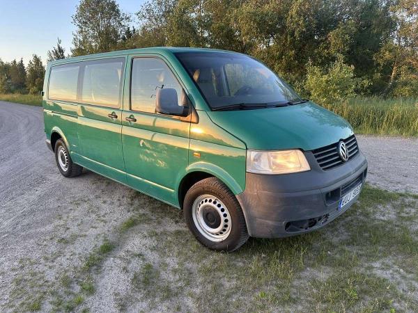 Green Volkswagen Caravelle 2004 in Prienai, with an engine capacity of 2.00 L and mileage of 226 thousand km for 4400 €, photo 6 on AUTOMOTO.COM.LV