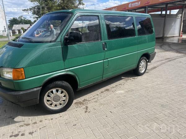 Green Volkswagen Caravelle 1994 in Jekabpils, with an engine capacity of 2.40 L and mileage of 538 thousand km for 1500 €, photo 2 on AUTOMOTO.COM.LV