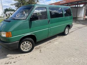 Green Volkswagen Caravelle 1994 in Jekabpils, with an engine capacity of 2.40 L and mileage of 538 thousand km for 1500 €, photo 3 on AUTOMOTO.COM.LV