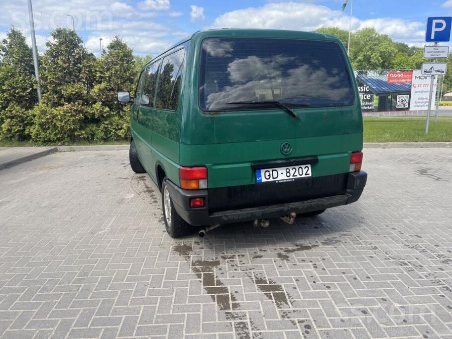 Green Volkswagen Caravelle 1994 in Jekabpils, with an engine capacity of 2.40 L and mileage of 538 thousand km for 1500 €, photo 4 on AUTOMOTO.COM.LV