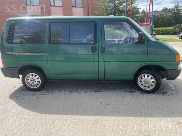 Green Volkswagen Caravelle 1994 in Jekabpils, with an engine capacity of 2.40 L and mileage of 538 thousand km for 1500 €, photo 4 on AUTOMOTO.COM.LV