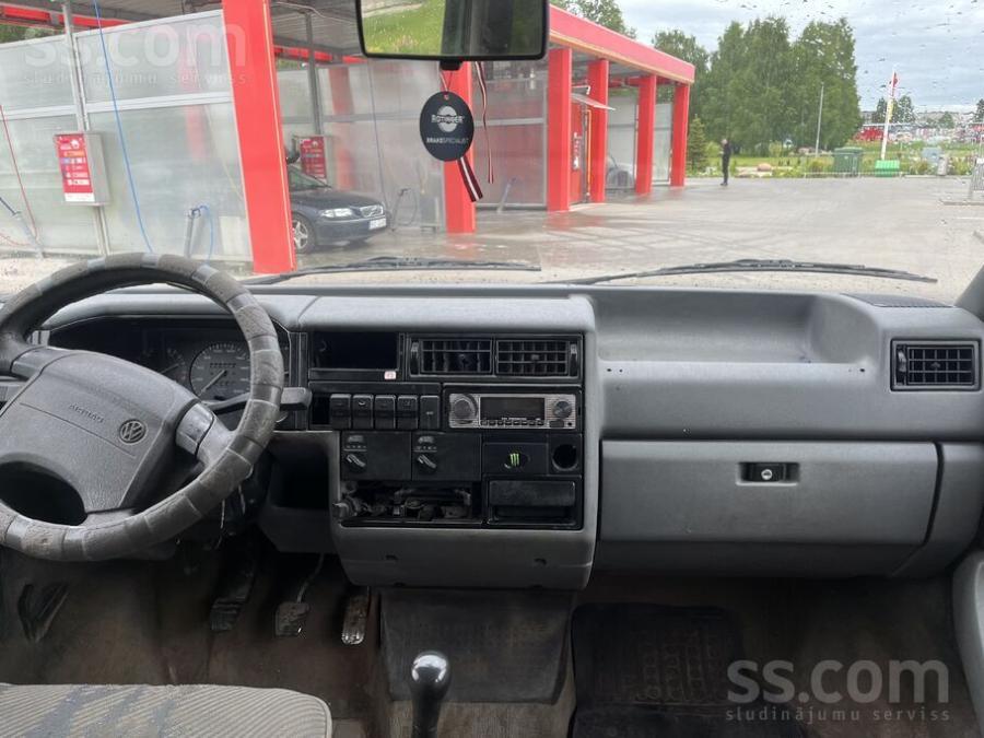 Green Volkswagen Caravelle 1994 in Jekabpils, with an engine capacity of 2.40 L and mileage of 538 thousand km for 1500 €, photo 7 on AUTOMOTO.COM.LV