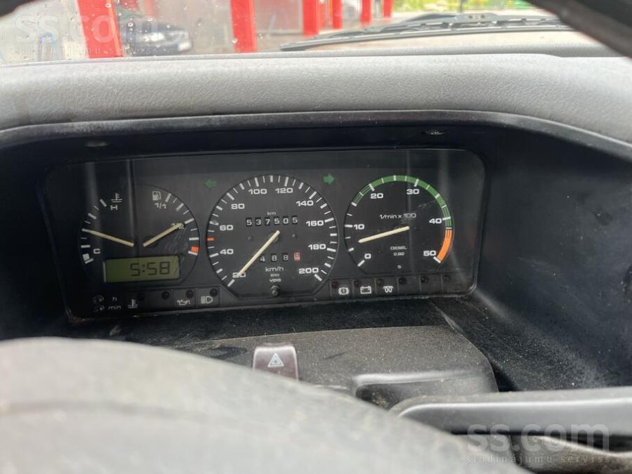 Green Volkswagen Caravelle 1994 in Jekabpils, with an engine capacity of 2.40 L and mileage of 538 thousand km for 1500 €, photo 8 on AUTOMOTO.COM.LV