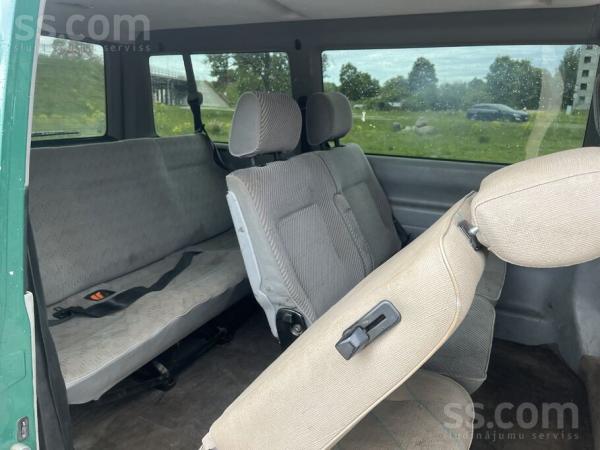 Green Volkswagen Caravelle 1994 in Jekabpils, with an engine capacity of 2.40 L and mileage of 538 thousand km for 1500 €, photo 10 on AUTOMOTO.COM.LV