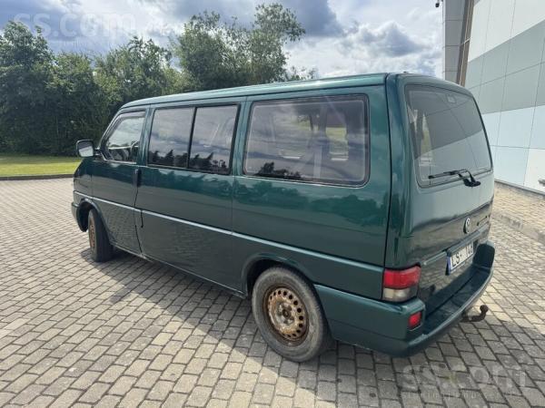 Green Volkswagen Caravelle 1999 in Dobele, with an engine capacity of 2.50 L and mileage of 320 thousand km for 3300 €, photo 3 on AUTOMOTO.COM.LV