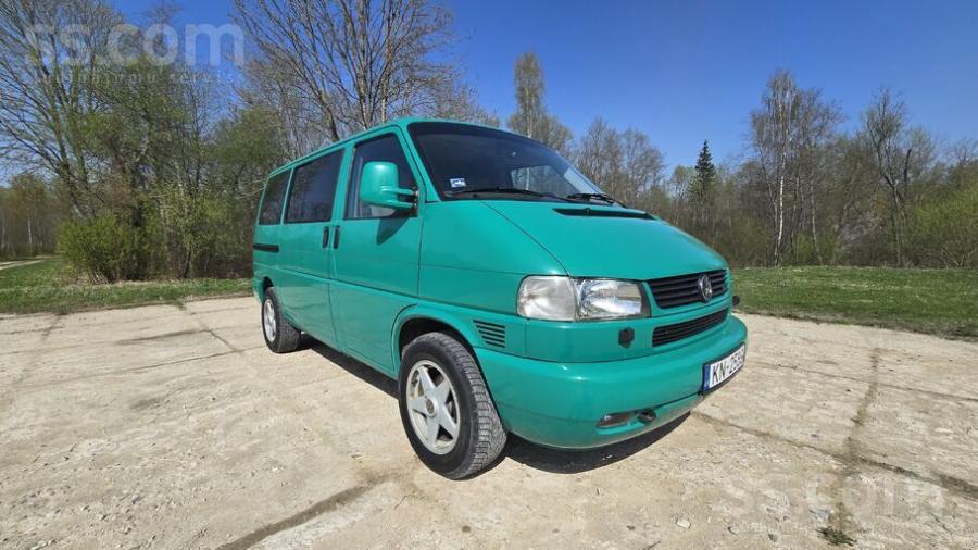 Green Volkswagen Caravelle 2000 in Riga, with an engine capacity of 2.50 L and mileage of 385 thousand km for 6900 €, photo 1 on AUTOMOTO.COM.LV