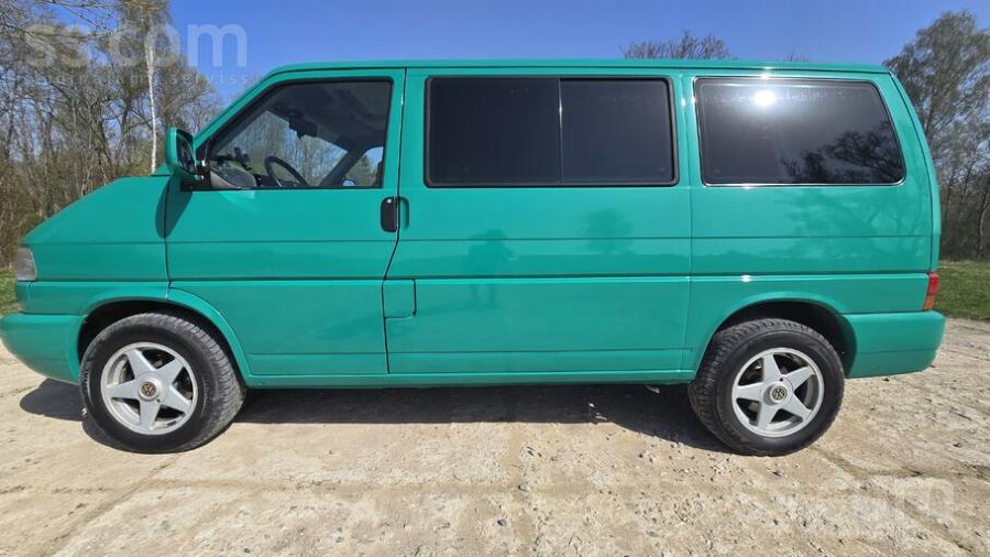 Green Volkswagen Caravelle 2000 in Riga, with an engine capacity of 2.50 L and mileage of 385 thousand km for 6900 €, photo 3 on AUTOMOTO.COM.LV