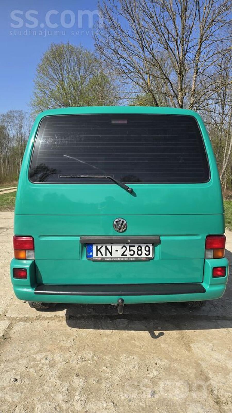 Green Volkswagen Caravelle 2000 in Riga, with an engine capacity of 2.50 L and mileage of 385 thousand km for 6900 €, photo 4 on AUTOMOTO.COM.LV