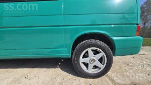 Green Volkswagen Caravelle 2000 in Riga, with an engine capacity of 2.50 L and mileage of 385 thousand km for 6900 €, photo 6 on AUTOMOTO.COM.LV