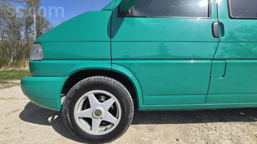 Green Volkswagen Caravelle 2000 in Riga, with an engine capacity of 2.50 L and mileage of 385 thousand km for 6900 €, photo 7 on AUTOMOTO.COM.LV