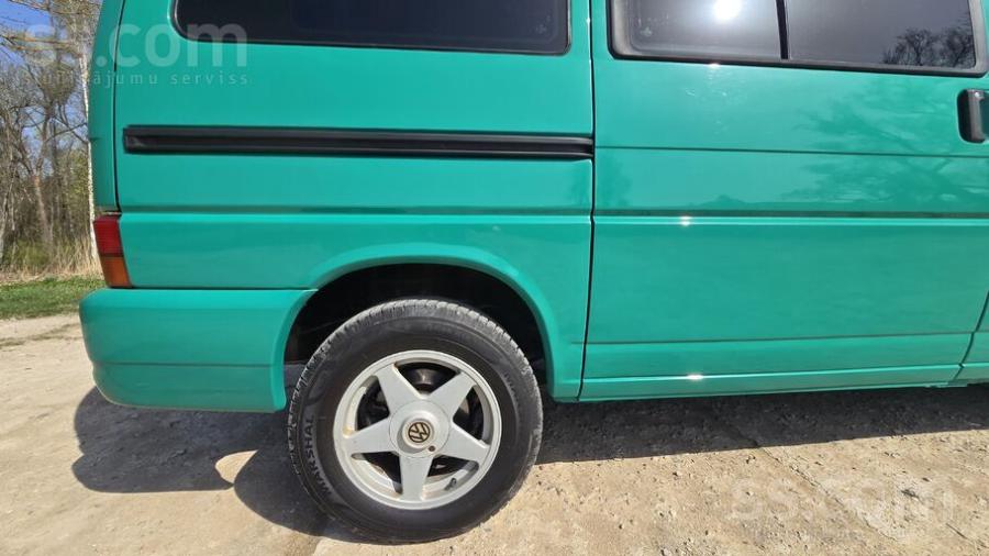Green Volkswagen Caravelle 2000 in Riga, with an engine capacity of 2.50 L and mileage of 385 thousand km for 6900 €, photo 10 on AUTOMOTO.COM.LV