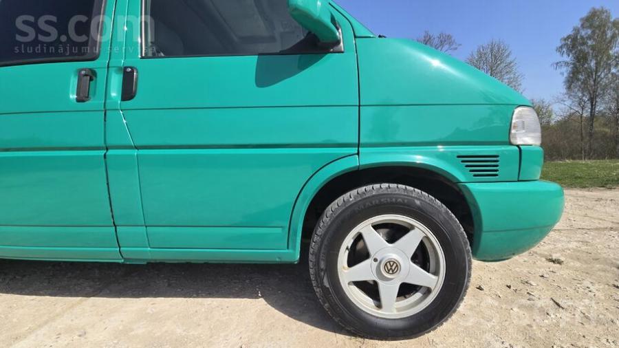 Green Volkswagen Caravelle 2000 in Riga, with an engine capacity of 2.50 L and mileage of 385 thousand km for 6900 €, photo 11 on AUTOMOTO.COM.LV