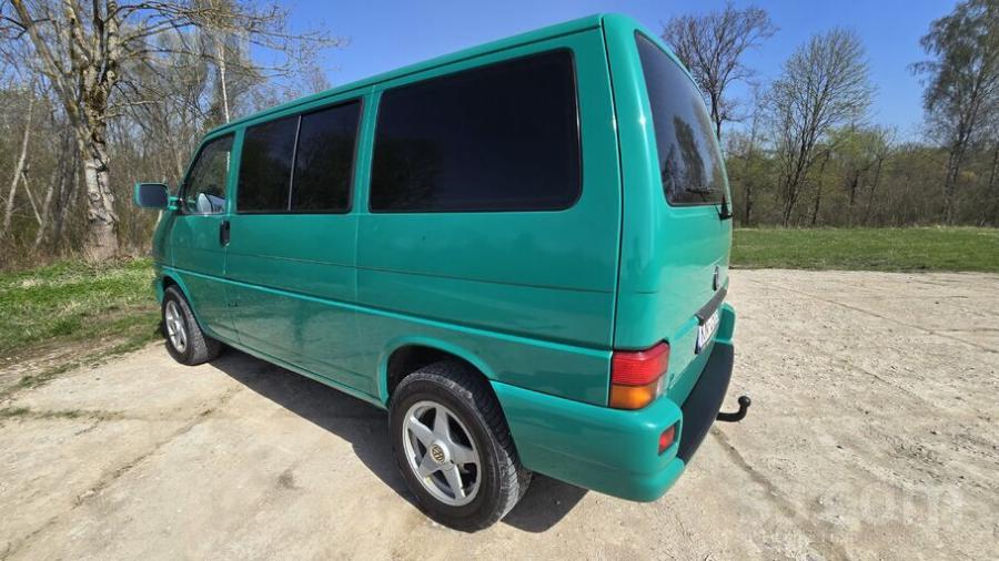 Green Volkswagen Caravelle 2000 in Riga, with an engine capacity of 2.50 L and mileage of 385 thousand km for 6900 €, photo 13 on AUTOMOTO.COM.LV