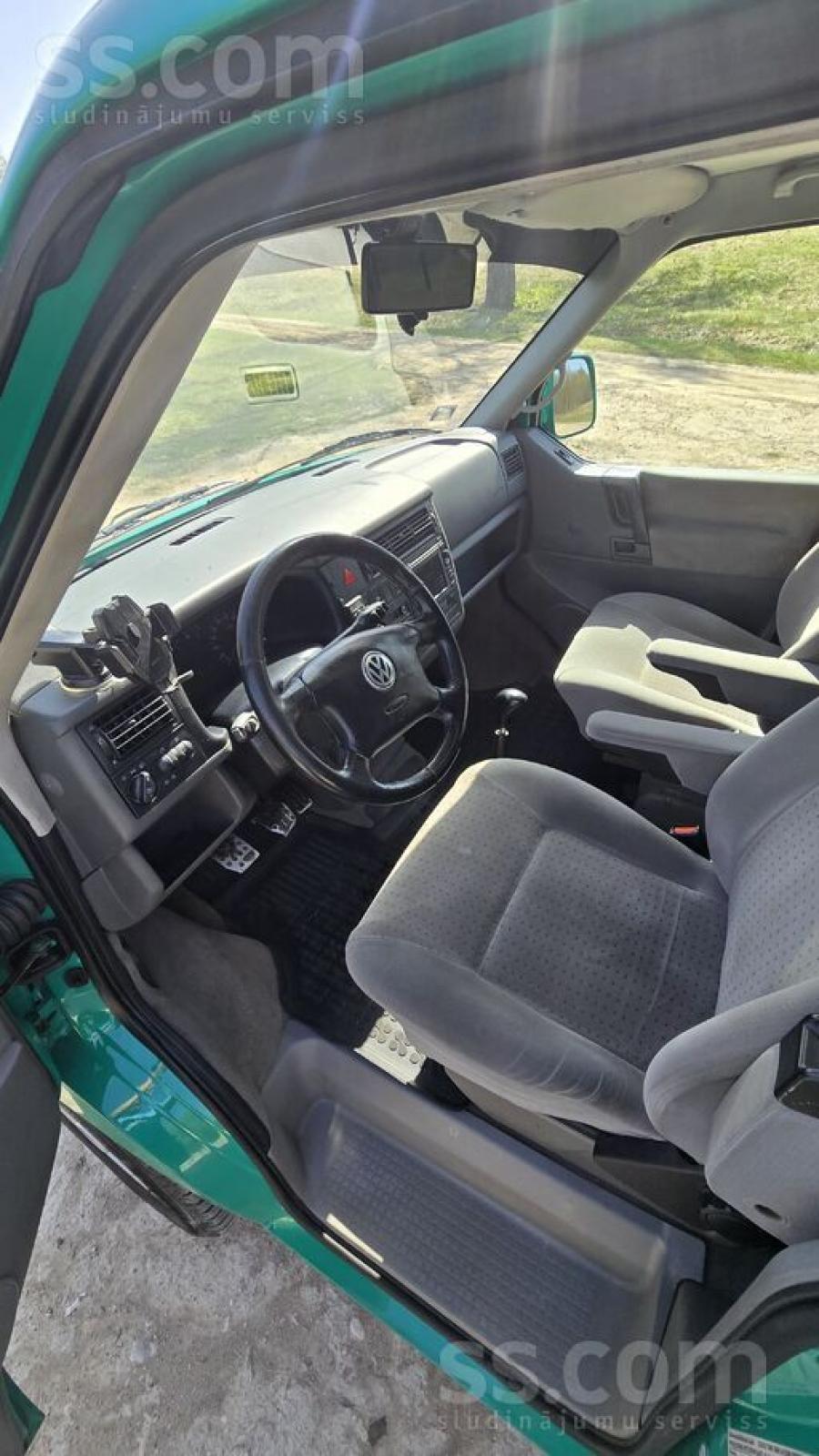 Green Volkswagen Caravelle 2000 in Riga, with an engine capacity of 2.50 L and mileage of 385 thousand km for 6900 €, photo 22 on AUTOMOTO.COM.LV
