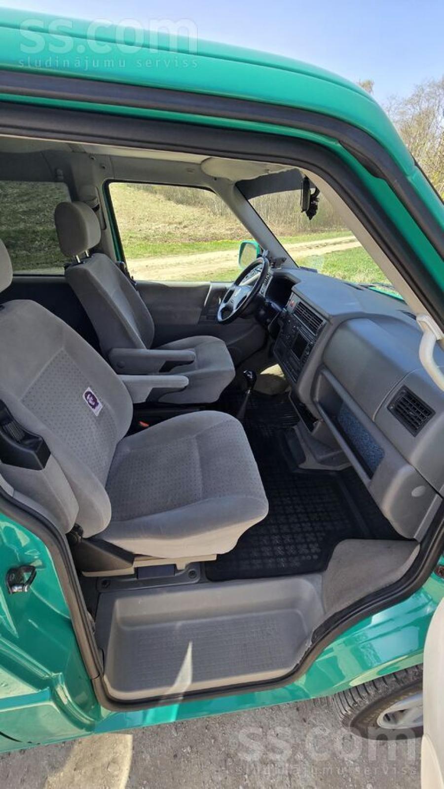 Green Volkswagen Caravelle 2000 in Riga, with an engine capacity of 2.50 L and mileage of 385 thousand km for 6900 €, photo 24 on AUTOMOTO.COM.LV