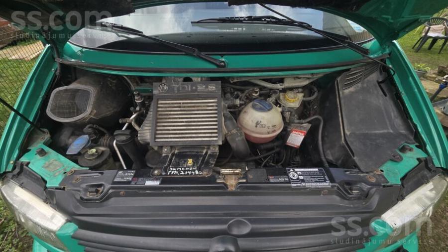 Green Volkswagen Caravelle 2000 in Riga, with an engine capacity of 2.50 L and mileage of 385 thousand km for 6900 €, photo 31 on AUTOMOTO.COM.LV