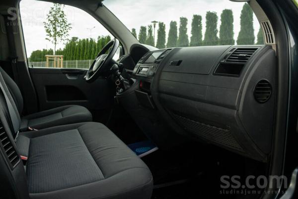 Green Volkswagen Caravelle 2007 in Jelgava, with an engine capacity of 2.50 L and mileage of 421 thousand km for 6100 €, photo 7 on AUTOMOTO.COM.LV