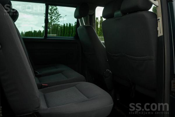 Green Volkswagen Caravelle 2007 in Jelgava, with an engine capacity of 2.50 L and mileage of 421 thousand km for 6100 €, photo 8 on AUTOMOTO.COM.LV