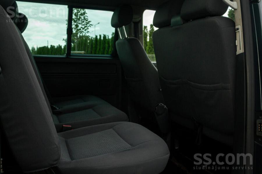 Zaļš Volkswagen Caravelle 2007 Jelgava, ar dzinēja tilpumu 2.50 L un nobraukumu 421 tūkst. km par 6100 €, foto 9 vietnē AUTOMOTO.COM.LV