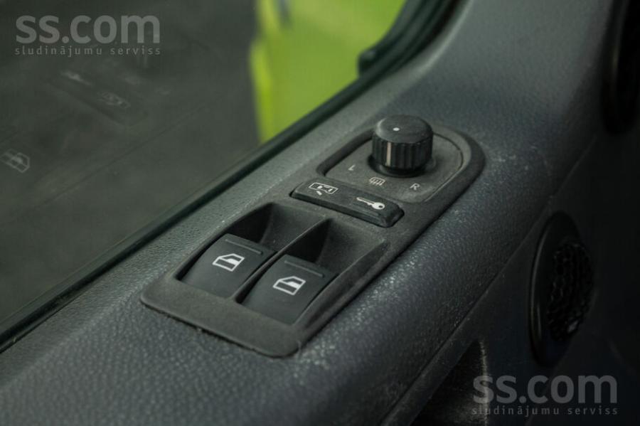 Zaļš Volkswagen Caravelle 2007 Jelgava, ar dzinēja tilpumu 2.50 L un nobraukumu 421 tūkst. km par 6100 €, foto 18 vietnē AUTOMOTO.COM.LV