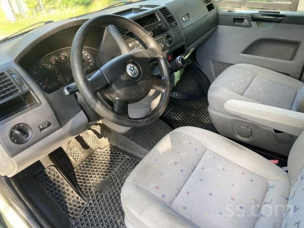 Green Volkswagen Caravelle 2008 in Riga, with an engine capacity of 2.50 L and mileage of 210 thousand km for 8900 €, photo 7 on AUTOMOTO.COM.LV
