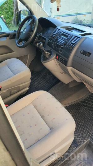 Green Volkswagen Caravelle 2008 in Riga, with an engine capacity of 2.50 L and mileage of 344 thousand km for 4499 €, photo 4 on AUTOMOTO.COM.LV