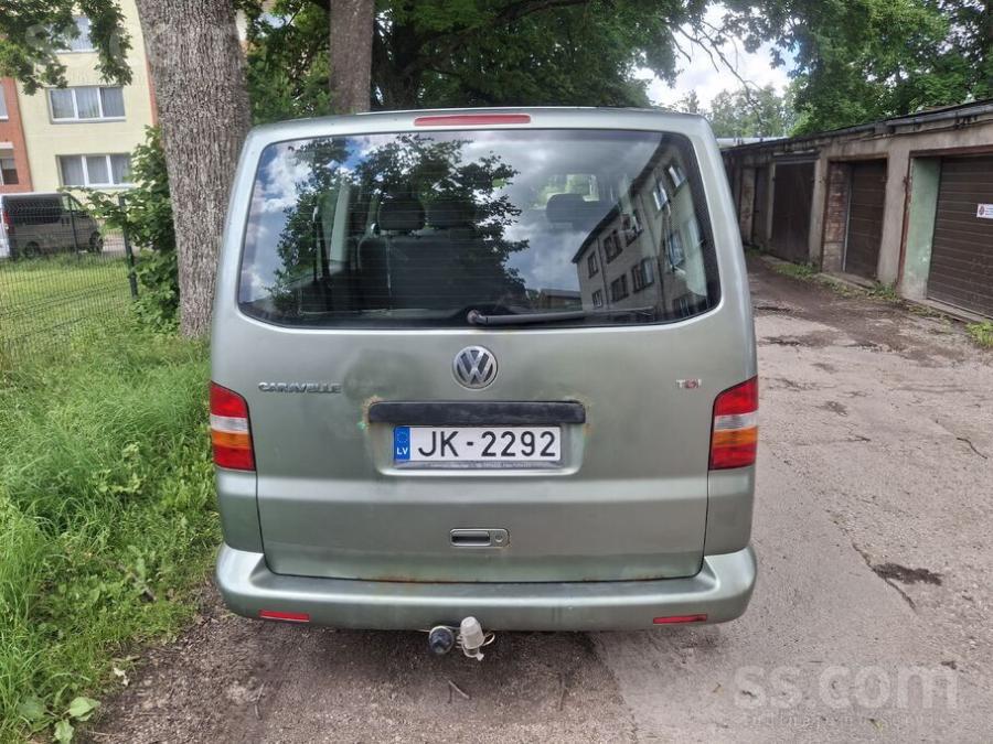 Green Volkswagen Caravelle 2008 in Riga, with an engine capacity of 2.50 L and mileage of 344 thousand km for 4499 €, photo 11 on AUTOMOTO.COM.LV