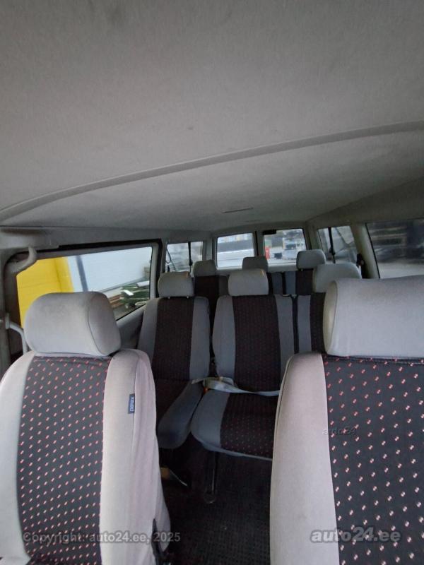 Zaļš Volkswagen Caravelle 1998 Tallina, ar dzinēja tilpumu 2.50 L un nobraukumu 263 tūkst. km par 6100 €, foto 11 vietnē AUTOMOTO.COM.LV