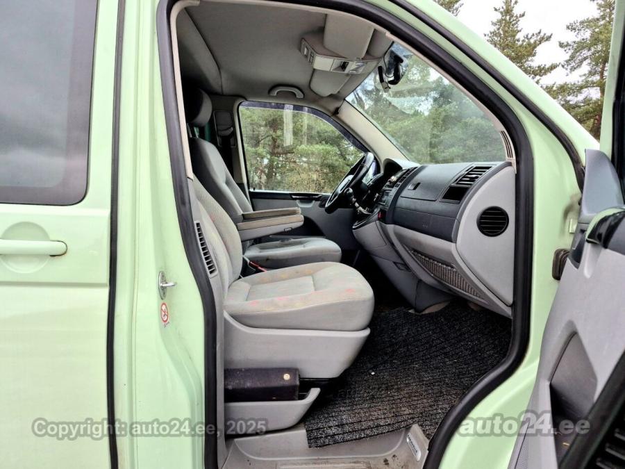 Green Volkswagen Caravelle 2006 in Tallinn, with an engine capacity of 2.50 L and mileage of 533 thousand km for 4390 €, photo 8 on AUTOMOTO.COM.LV