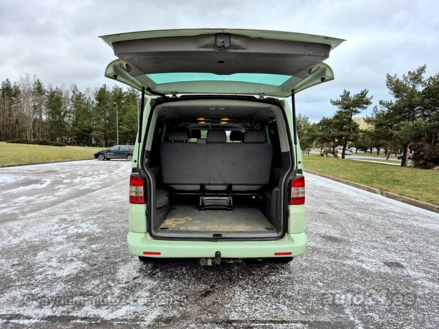 Green Volkswagen Caravelle 2006 in Tallinn, with an engine capacity of 2.50 L and mileage of 533 thousand km for 4390 €, photo 14 on AUTOMOTO.COM.LV