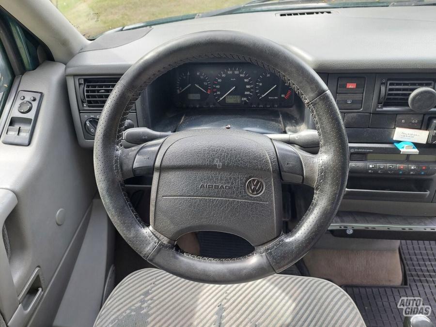 Zaļš Volkswagen Caravelle 1999 Viļņa, ar dzinēja tilpumu 2.50 L un nobraukumu 553 tūkst. km par 4800 €, foto 8 vietnē AUTOMOTO.COM.LV