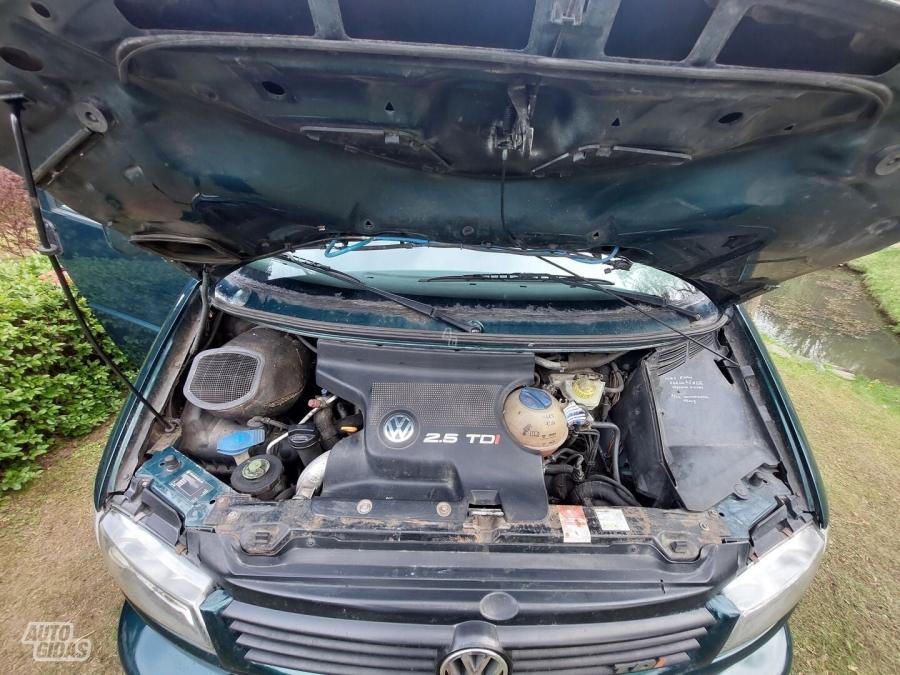 Zaļš Volkswagen Caravelle 1999 Viļņa, ar dzinēja tilpumu 2.50 L un nobraukumu 553 tūkst. km par 4800 €, foto 13 vietnē AUTOMOTO.COM.LV