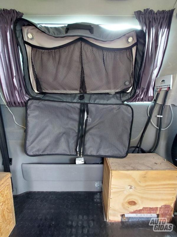 Green Volkswagen Caravelle 1999 in Vilnius, with an engine capacity of 2.50 L and mileage of 553 thousand km for 4300 €, photo 6 on AUTOMOTO.COM.LV