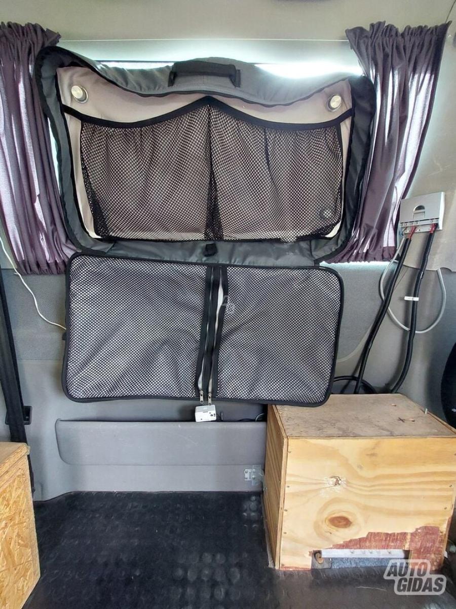 Zaļš Volkswagen Caravelle 1999 Viļņa, ar dzinēja tilpumu 2.50 L un nobraukumu 553 tūkst. km par 4300 €, foto 7 vietnē AUTOMOTO.COM.LV