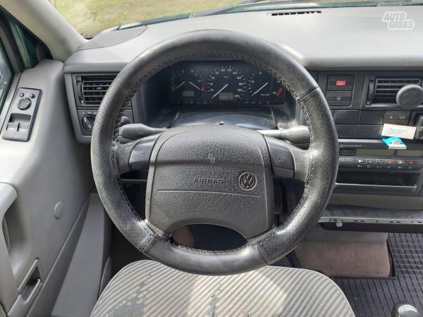 Green Volkswagen Caravelle 1999 in Vilnius, with an engine capacity of 2.50 L and mileage of 553 thousand km for 4300 €, photo 7 on AUTOMOTO.COM.LV