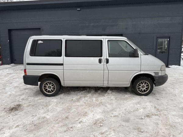 Pelēks Volkswagen Caravelle 2000 Viļņa, ar dzinēja tilpumu 2.50 L un nobraukumu 263 tūkst. km par 2200 €, foto 2 vietnē AUTOMOTO.COM.LV