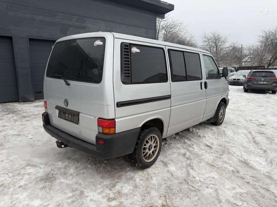 Grey Volkswagen Caravelle 2000 in Vilnius, with an engine capacity of 2.50 L and mileage of 263 thousand km for 2200 €, photo 3 on AUTOMOTO.COM.LV